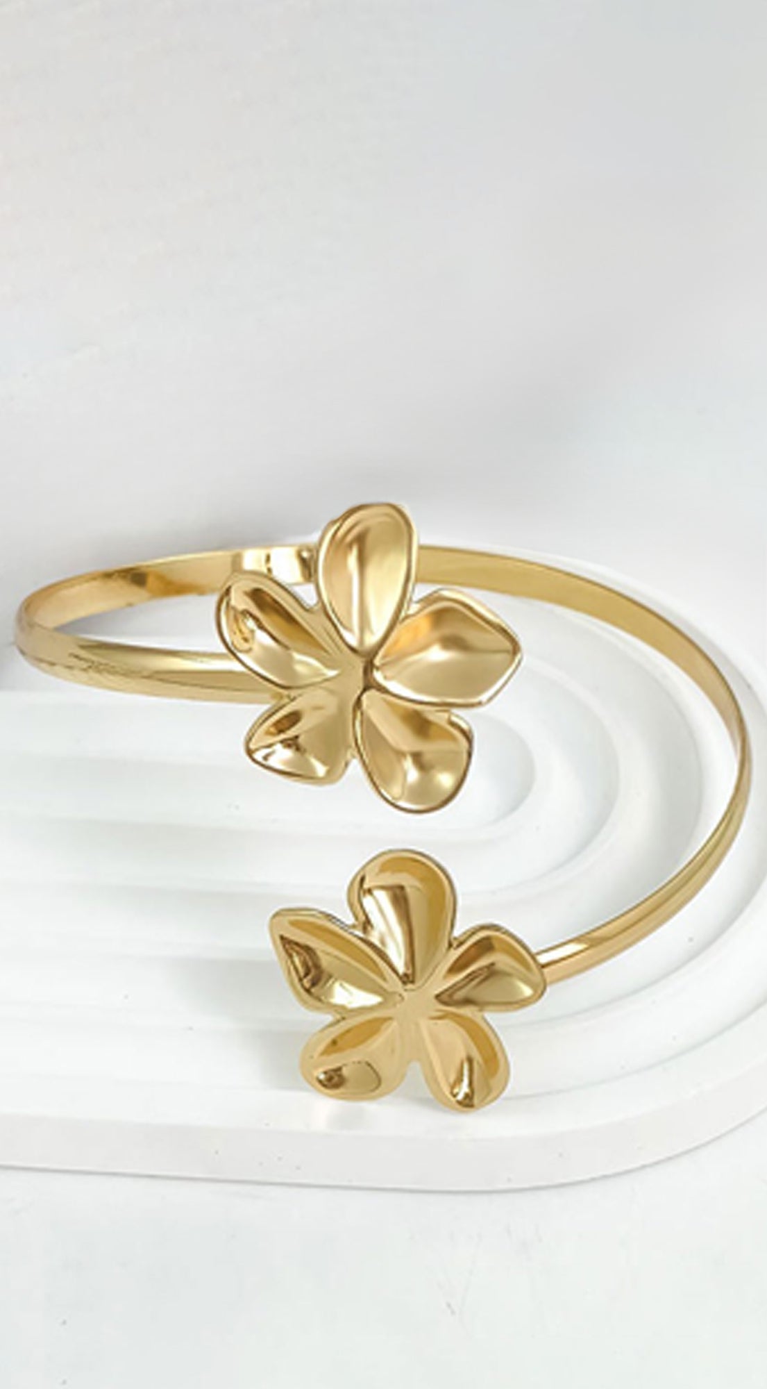 Kia Flower Arm Cuff Bracelet Gold | Bracelets | Emprada